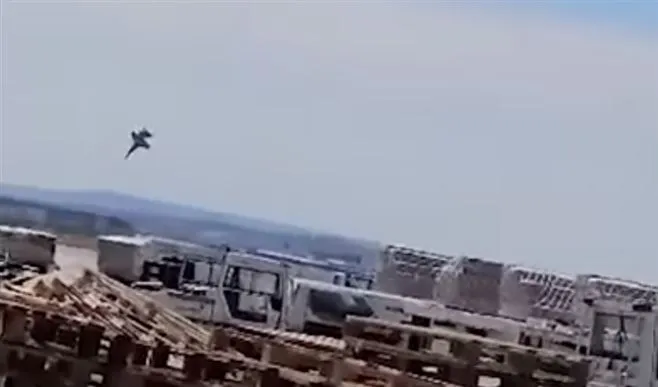 Se videoen: F-18 jagerfly styrtet ned - Avisen.dk