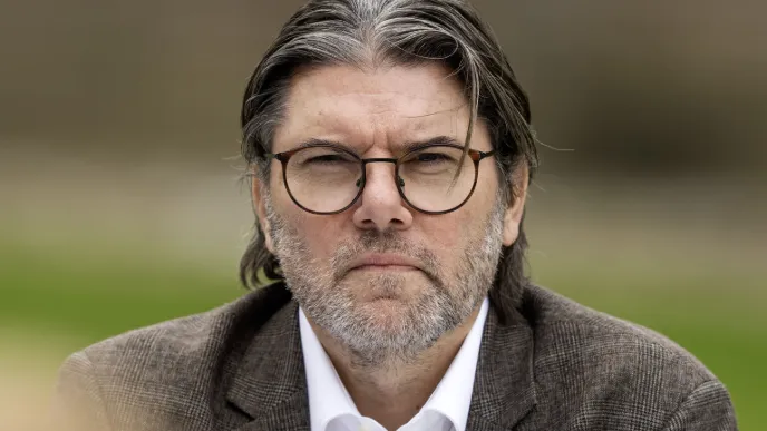 Nyt drama: Mads Fuglede er ude i kulden - Avisen.dk