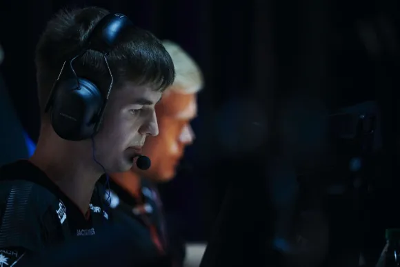 Astralis siger farvel til danske profiler i kursskifte - Avisen.dk