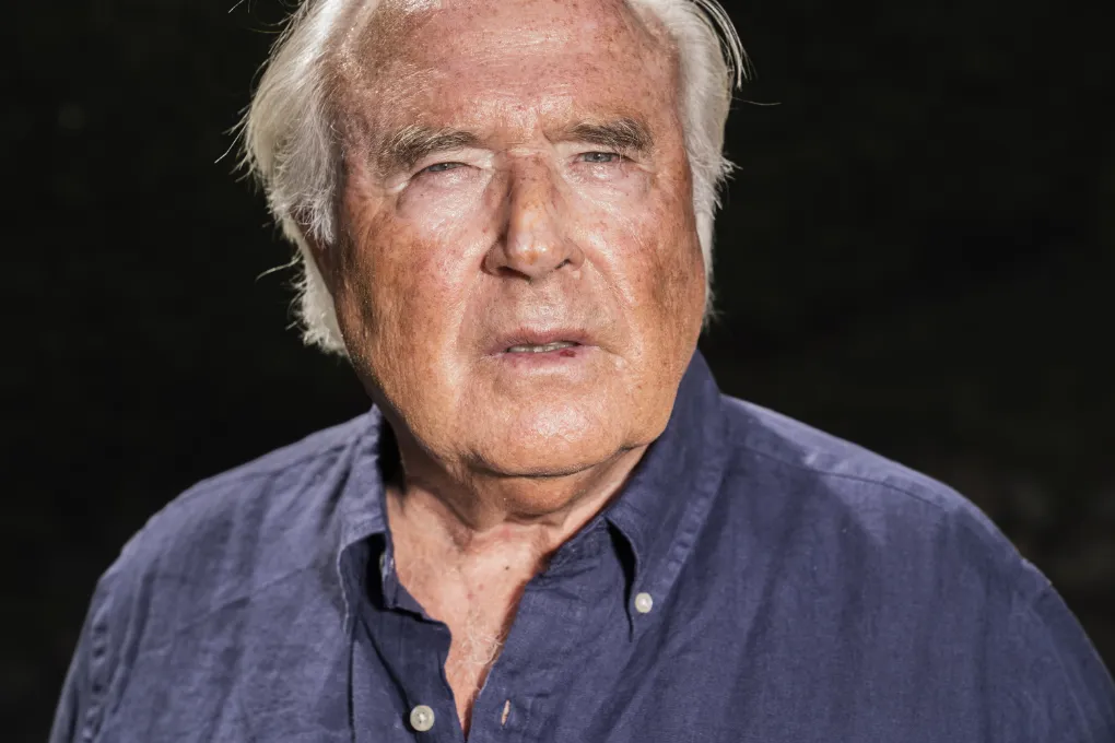 Komiker og influencer Daniel Hoffe hentet af ambulance - Avisen.dk