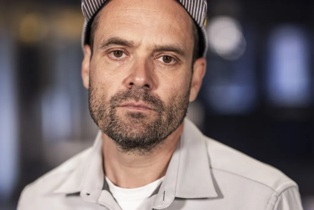 Skuespiller David Dencik er blevet skilt efter 13 års ægteskab - Avisen.dk