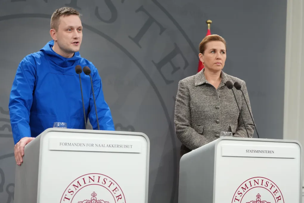 Komiker og influencer Daniel Hoffe hentet af ambulance - Avisen.dk