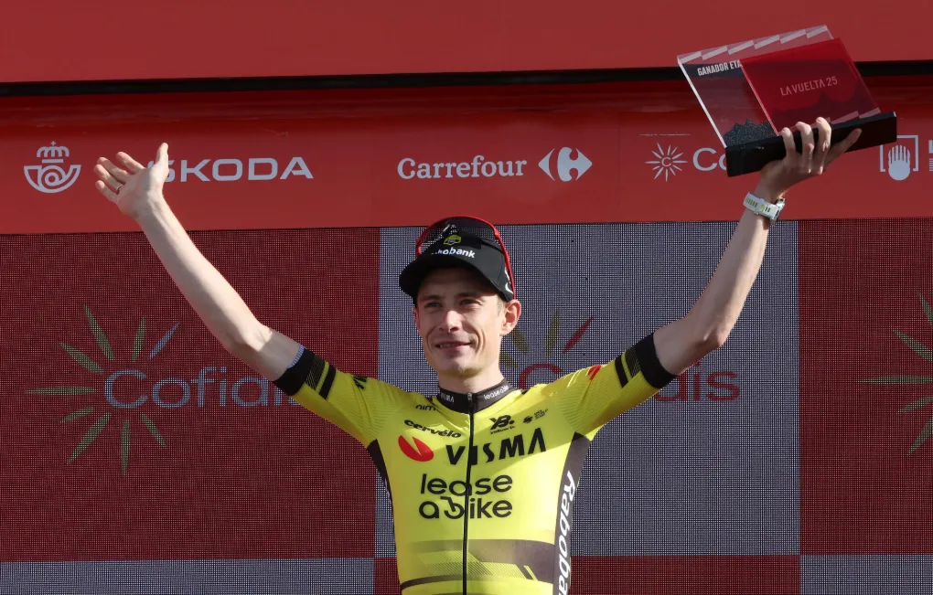 Komiker og influencer Daniel Hoffe hentet af ambulance - Avisen.dk