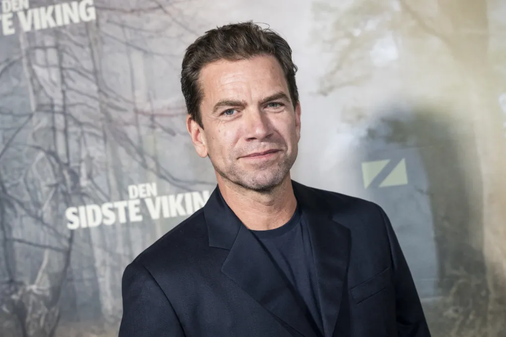 Komiker og influencer Daniel Hoffe hentet af ambulance - Avisen.dk